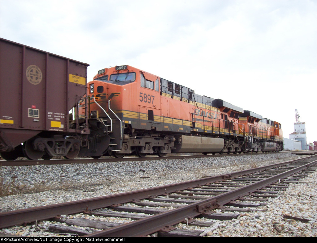 BNSF 5897
